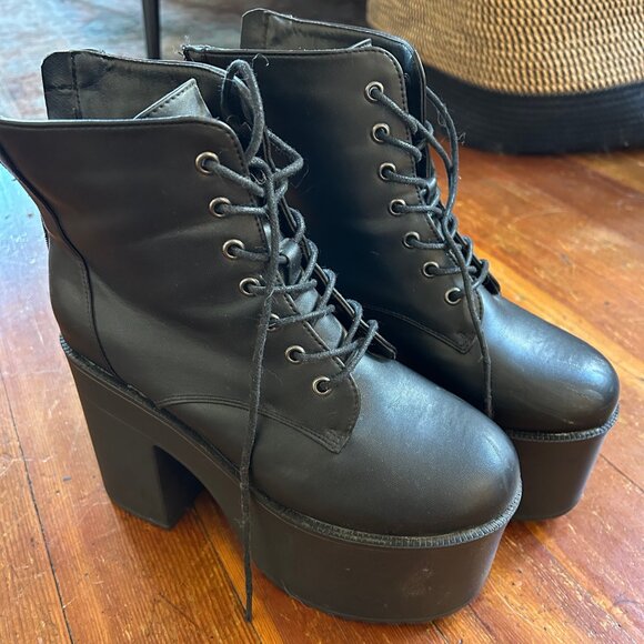 Hot Topic | Shoes | Stomp You Out Platform Boots | Poshmark